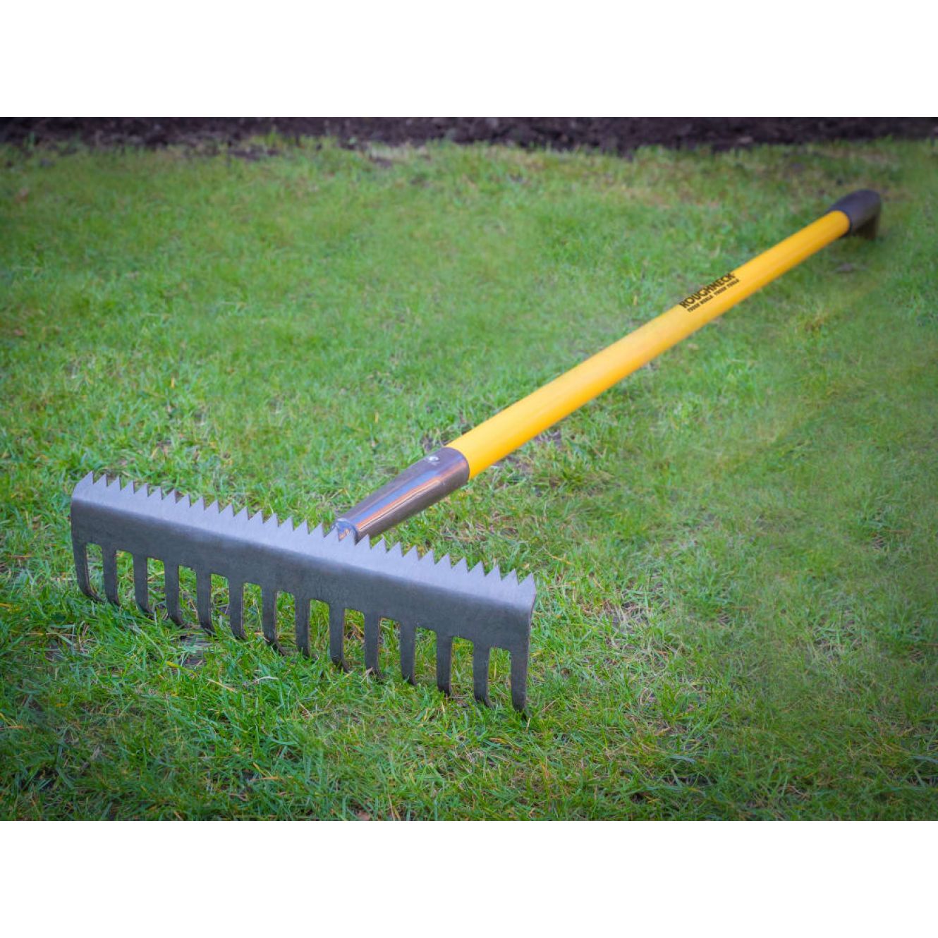 Roughneck Sharp-Edge Soil Rake ROU68302 - UKToolBox.com